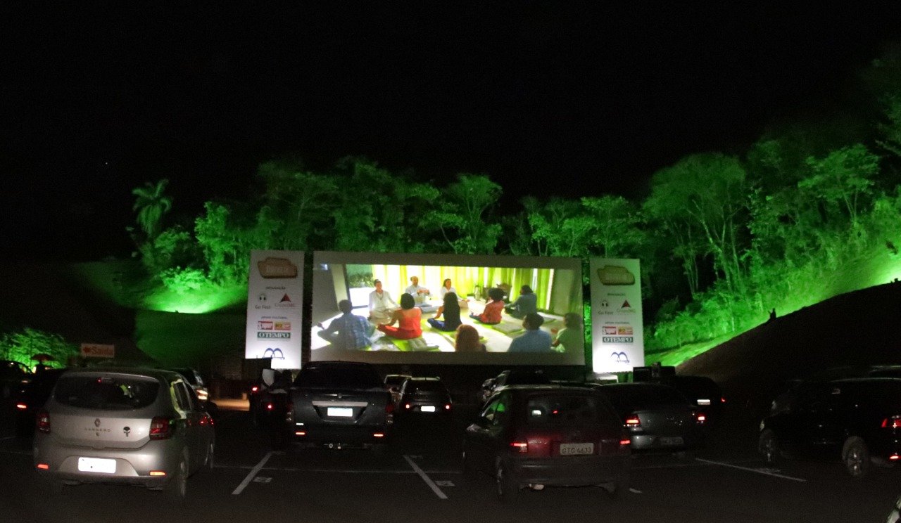 Mega Cine Drive-in anuncia nova programação e preços por pessoa ...
